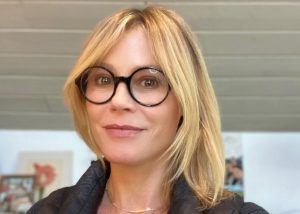 Meet Julie Bowen, the star in the Xiidra eye commercial - StreamDiag