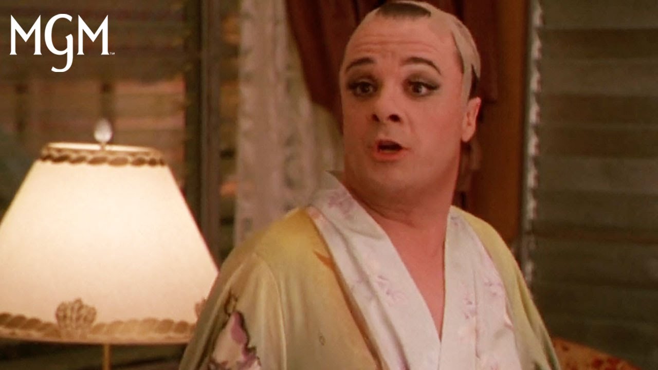 Cross-dressing: White Male Actors Who Wore Dresses in Movies - StreamDiag